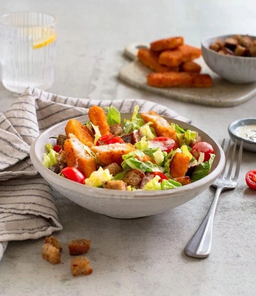 Caesar salát s rybími prsty - FRoSTA.cz